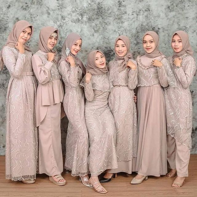 Rekomendasi Bahan Kain Terbaik untuk Bridesmaid yang Wajib Kamu Tau | Toko Kain Surabaya